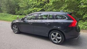Pelēks Volvo V60 2014 Kauņa, ar dzinēja tilpumu 2.40 L un nobraukumu 282 tūkst. km par 6400 €, foto 5 vietnē AUTOMOTO.COM.LV