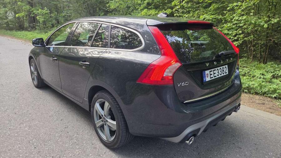 Pelēks Volvo V60 2014 Kauņa, ar dzinēja tilpumu 2.40 L un nobraukumu 282 tūkst. km par 6400 €, foto 6 vietnē AUTOMOTO.COM.LV