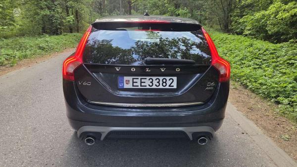 Pelēks Volvo V60 2014 Kauņa, ar dzinēja tilpumu 2.40 L un nobraukumu 282 tūkst. km par 6400 €, foto 7 vietnē AUTOMOTO.COM.LV