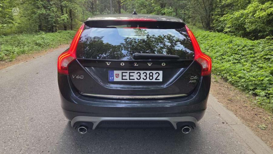 Pelēks Volvo V60 2014 Kauņa, ar dzinēja tilpumu 2.40 L un nobraukumu 282 tūkst. km par 6400 €, foto 7 vietnē AUTOMOTO.COM.LV
