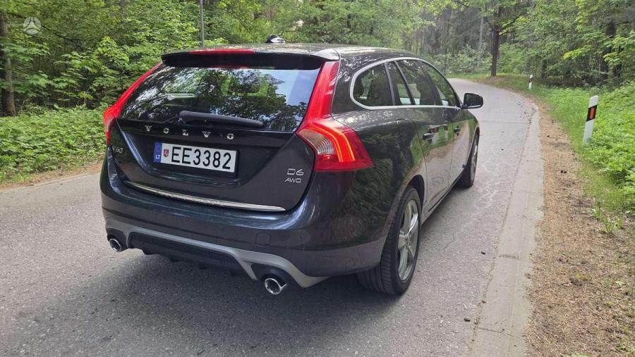 Pelēks Volvo V60 2014 Kauņa, ar dzinēja tilpumu 2.40 L un nobraukumu 282 tūkst. km par 6400 €, foto 8 vietnē AUTOMOTO.COM.LV