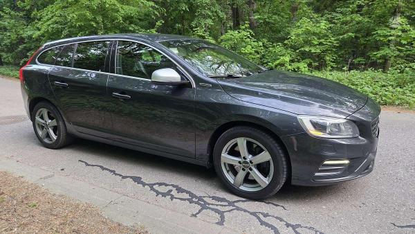 Pelēks Volvo V60 2014 Kauņa, ar dzinēja tilpumu 2.40 L un nobraukumu 282 tūkst. km par 6400 €, foto 10 vietnē AUTOMOTO.COM.LV