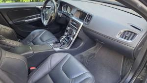 Pelēks Volvo V60 2014 Kauņa, ar dzinēja tilpumu 2.40 L un nobraukumu 282 tūkst. km par 6400 €, foto 15 vietnē AUTOMOTO.COM.LV