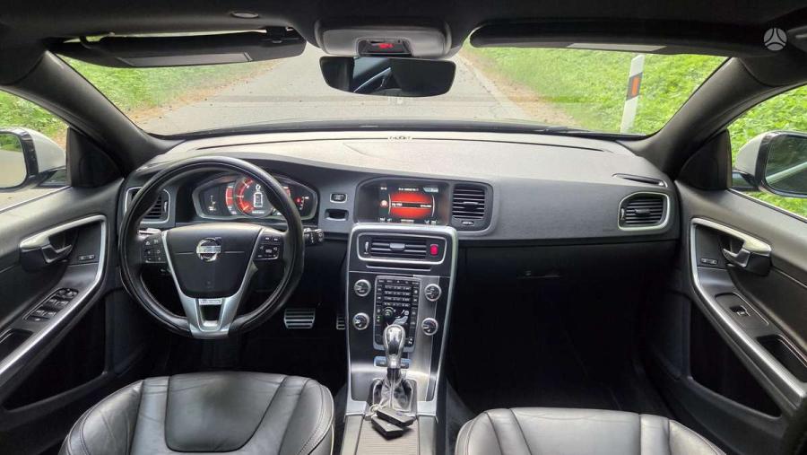 Pelēks Volvo V60 2014 Kauņa, ar dzinēja tilpumu 2.40 L un nobraukumu 282 tūkst. km par 6400 €, foto 16 vietnē AUTOMOTO.COM.LV
