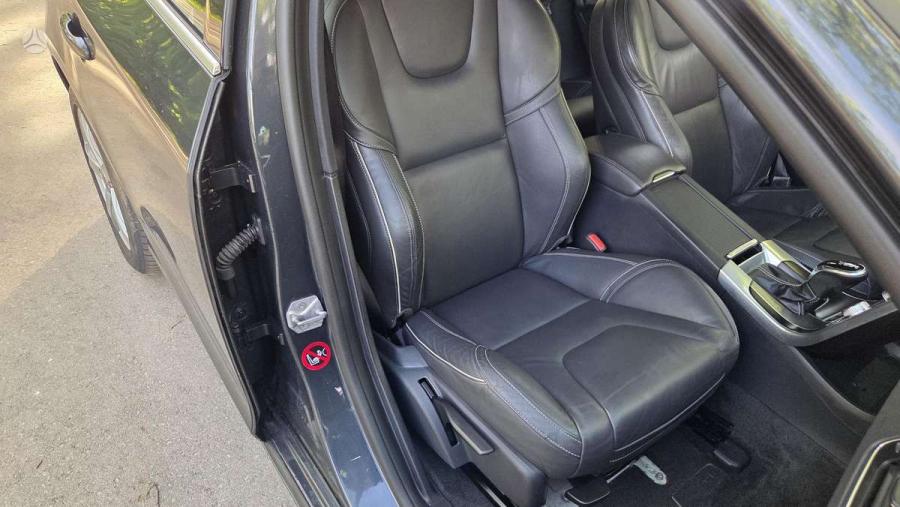 Pelēks Volvo V60 2014 Kauņa, ar dzinēja tilpumu 2.40 L un nobraukumu 282 tūkst. km par 6400 €, foto 18 vietnē AUTOMOTO.COM.LV