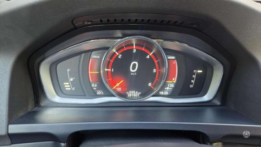 Pelēks Volvo V60 2014 Kauņa, ar dzinēja tilpumu 2.40 L un nobraukumu 282 tūkst. km par 6400 €, foto 19 vietnē AUTOMOTO.COM.LV