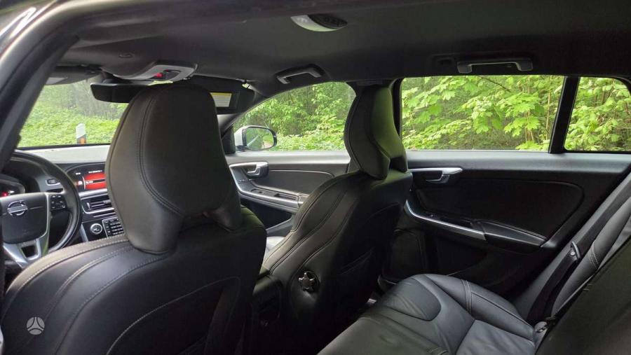 Pelēks Volvo V60 2014 Kauņa, ar dzinēja tilpumu 2.40 L un nobraukumu 282 tūkst. km par 6400 €, foto 22 vietnē AUTOMOTO.COM.LV