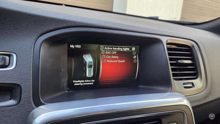 Pelēks Volvo V60 2014 Kauņa, ar dzinēja tilpumu 2.40 L un nobraukumu 282 tūkst. km par 6400 €, foto 23 vietnē AUTOMOTO.COM.LV