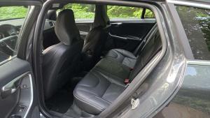 Pelēks Volvo V60 2014 Kauņa, ar dzinēja tilpumu 2.40 L un nobraukumu 282 tūkst. km par 6400 €, foto 24 vietnē AUTOMOTO.COM.LV