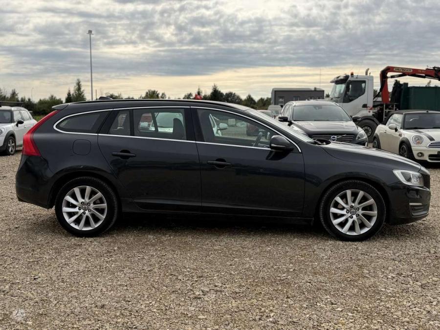Pelēks Volvo V60 2014 Šauļi, ar dzinēja tilpumu 1.97 L un nobraukumu 347 tūkst. km par 6200 €, foto 5 vietnē AUTOMOTO.COM.LV