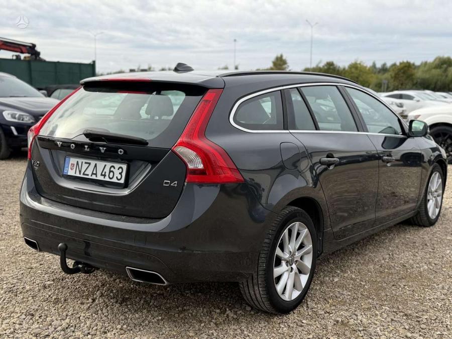 Pelēks Volvo V60 2014 Šauļi, ar dzinēja tilpumu 1.97 L un nobraukumu 347 tūkst. km par 6200 €, foto 6 vietnē AUTOMOTO.COM.LV