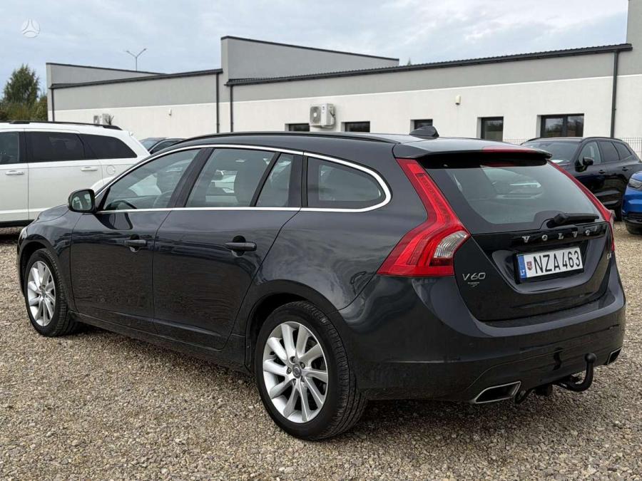 Pelēks Volvo V60 2014 Šauļi, ar dzinēja tilpumu 1.97 L un nobraukumu 347 tūkst. km par 6200 €, foto 9 vietnē AUTOMOTO.COM.LV