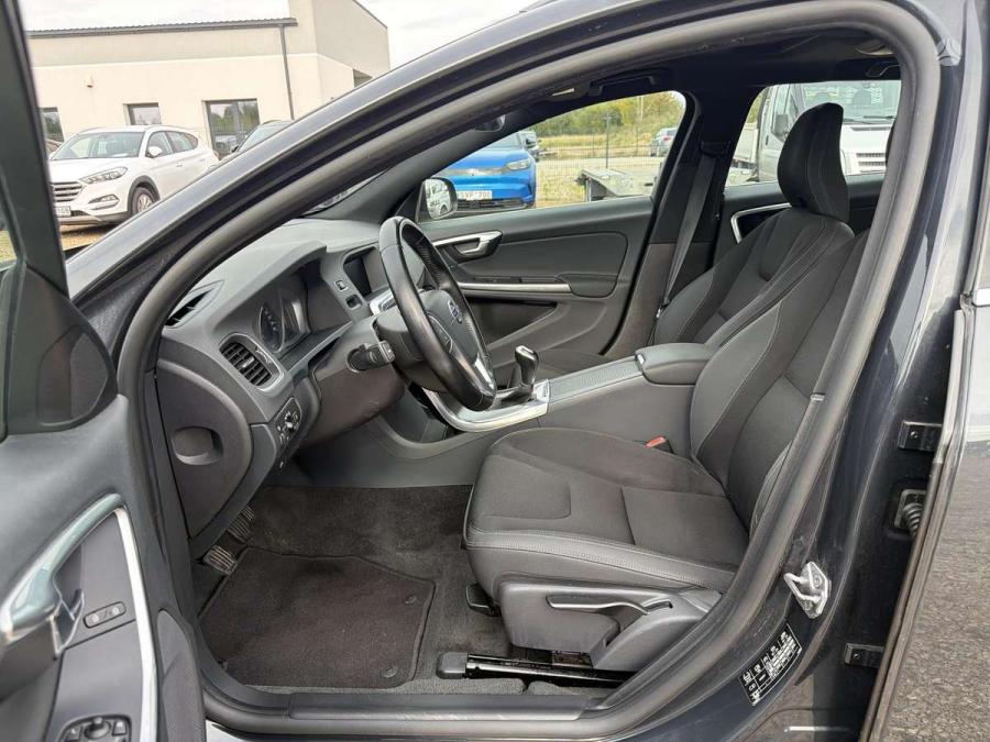Pelēks Volvo V60 2014 Šauļi, ar dzinēja tilpumu 1.97 L un nobraukumu 347 tūkst. km par 6200 €, foto 11 vietnē AUTOMOTO.COM.LV