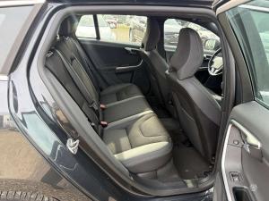 Pelēks Volvo V60 2014 Šauļi, ar dzinēja tilpumu 1.97 L un nobraukumu 347 tūkst. km par 6200 €, foto 13 vietnē AUTOMOTO.COM.LV