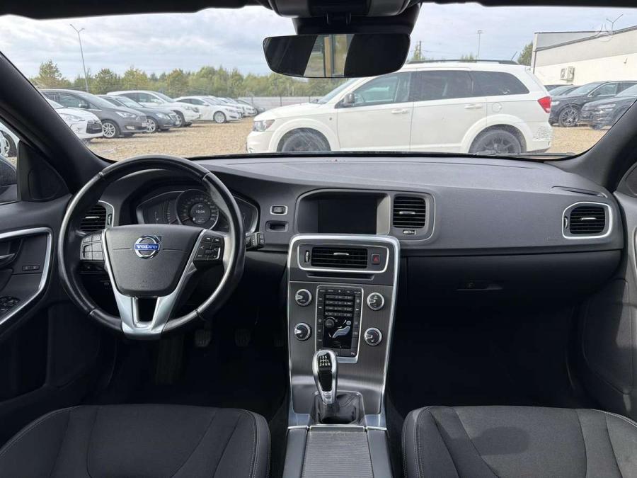 Pelēks Volvo V60 2014 Šauļi, ar dzinēja tilpumu 1.97 L un nobraukumu 347 tūkst. km par 6200 €, foto 14 vietnē AUTOMOTO.COM.LV