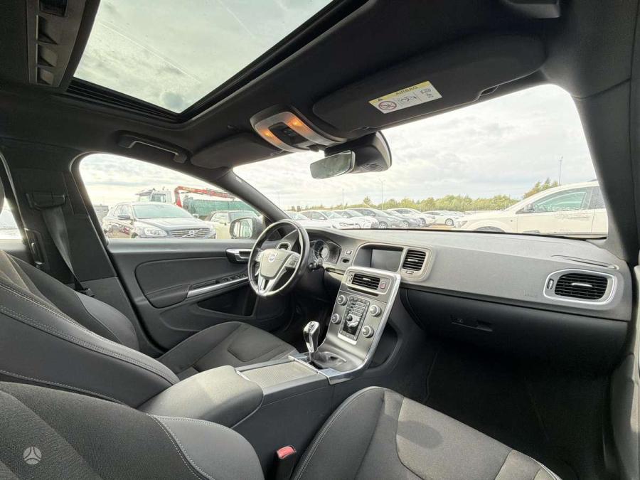 Pelēks Volvo V60 2014 Šauļi, ar dzinēja tilpumu 1.97 L un nobraukumu 347 tūkst. km par 6200 €, foto 15 vietnē AUTOMOTO.COM.LV