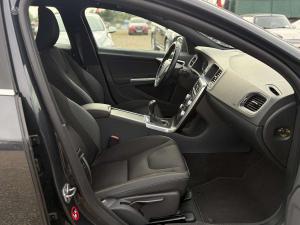 Pelēks Volvo V60 2014 Šauļi, ar dzinēja tilpumu 1.97 L un nobraukumu 347 tūkst. km par 6200 €, foto 16 vietnē AUTOMOTO.COM.LV