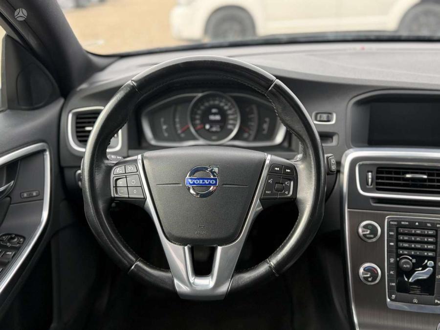 Pelēks Volvo V60 2014 Šauļi, ar dzinēja tilpumu 1.97 L un nobraukumu 347 tūkst. km par 6200 €, foto 17 vietnē AUTOMOTO.COM.LV