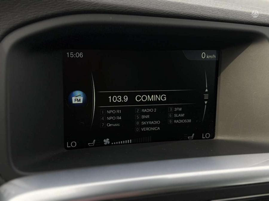 Pelēks Volvo V60 2014 Šauļi, ar dzinēja tilpumu 1.97 L un nobraukumu 347 tūkst. km par 6200 €, foto 21 vietnē AUTOMOTO.COM.LV
