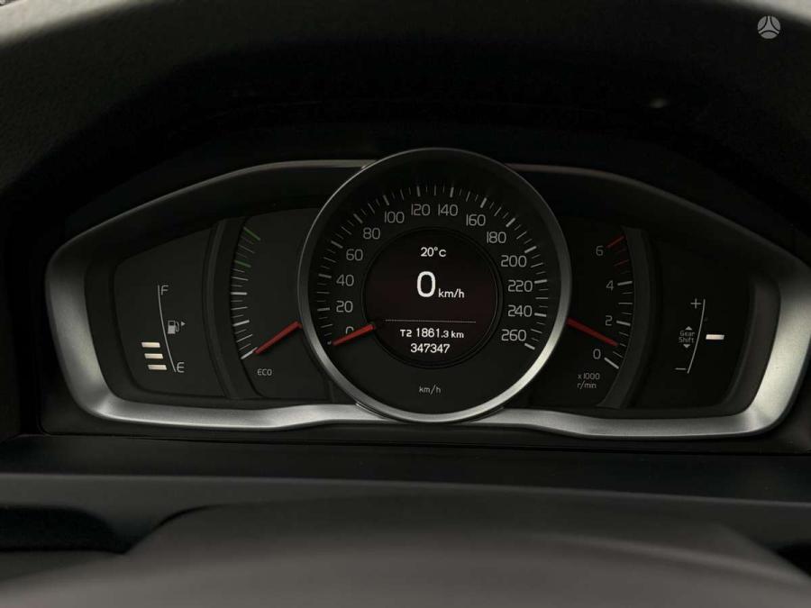 Pelēks Volvo V60 2014 Šauļi, ar dzinēja tilpumu 1.97 L un nobraukumu 347 tūkst. km par 6200 €, foto 24 vietnē AUTOMOTO.COM.LV