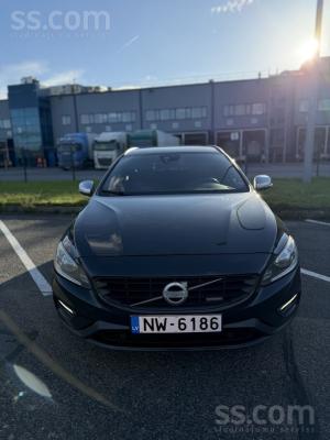 Pelēks Volvo V60 2014 Rīga, ar dzinēja tilpumu 2.00 L un nobraukumu 277 tūkst. km par 7550 €, foto 4 vietnē AUTOMOTO.COM.LV