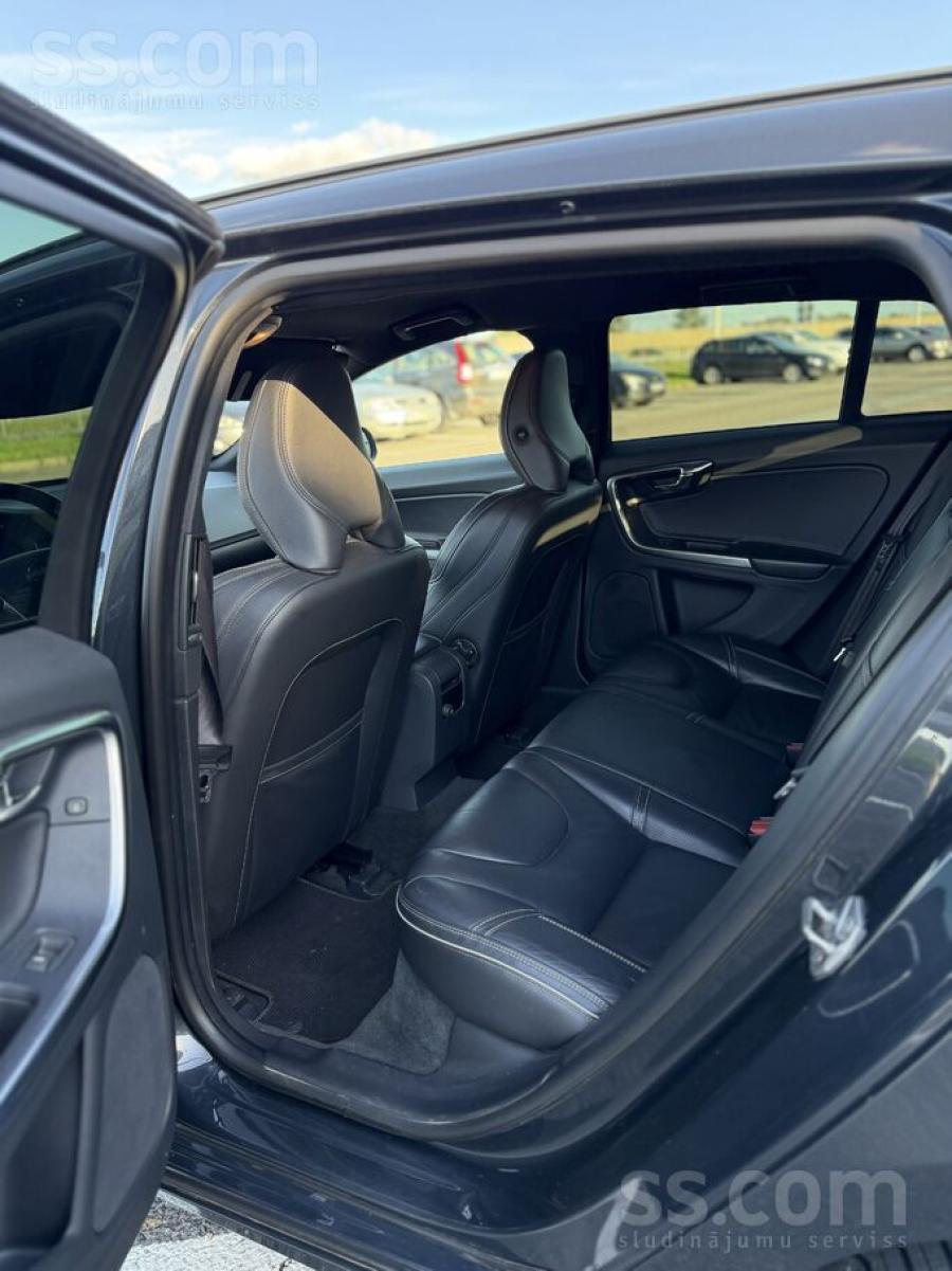 Pelēks Volvo V60 2014 Rīga, ar dzinēja tilpumu 2.00 L un nobraukumu 277 tūkst. km par 7550 €, foto 5 vietnē AUTOMOTO.COM.LV