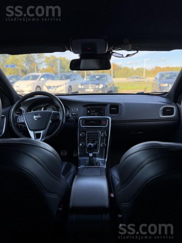 Volvo V60 2014 Rīga vietnē Pelēks Volvo V60 2014 Rīga, ar dzinēja tilpumu 2.00 L un nobraukumu 277 tūkst. km par 7550 €, foto 7 vietnē AUTOMOTO.COM.LV