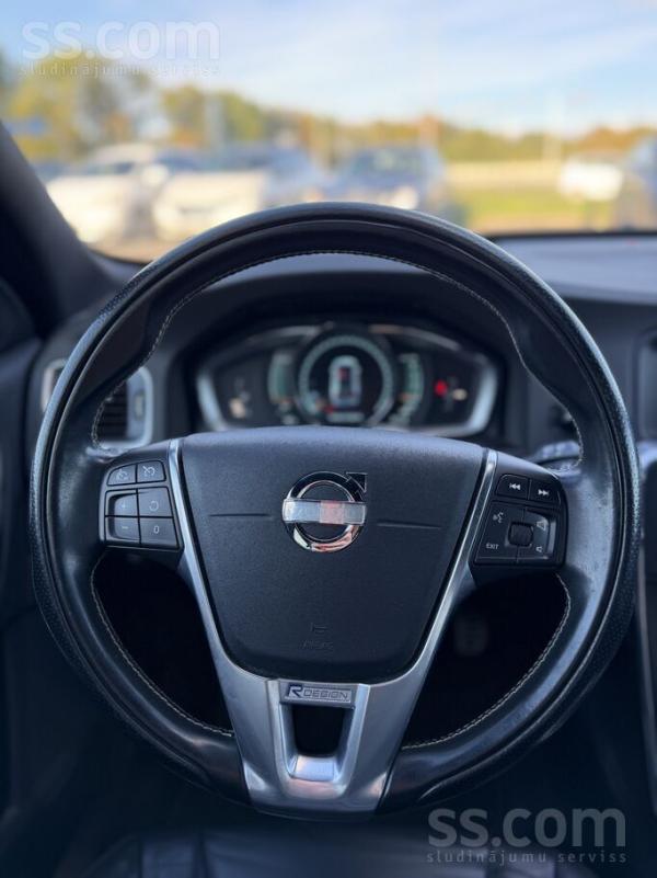 Volvo V60 2014 Rīga vietnē Pelēks Volvo V60 2014 Rīga, ar dzinēja tilpumu 2.00 L un nobraukumu 277 tūkst. km par 7550 €, foto 8 vietnē AUTOMOTO.COM.LV