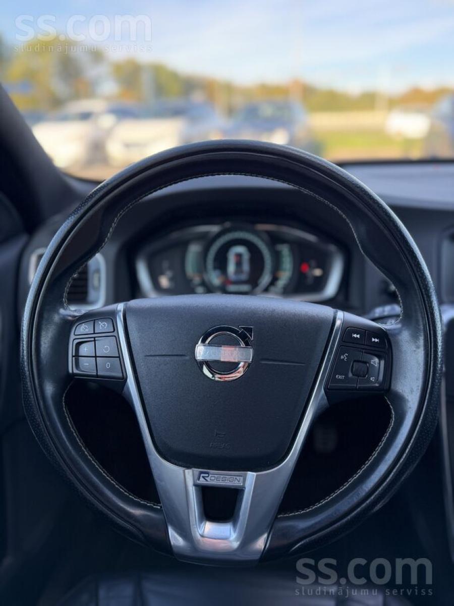 Pelēks Volvo V60 2014 Rīga, ar dzinēja tilpumu 2.00 L un nobraukumu 277 tūkst. km par 7550 €, foto 8 vietnē AUTOMOTO.COM.LV