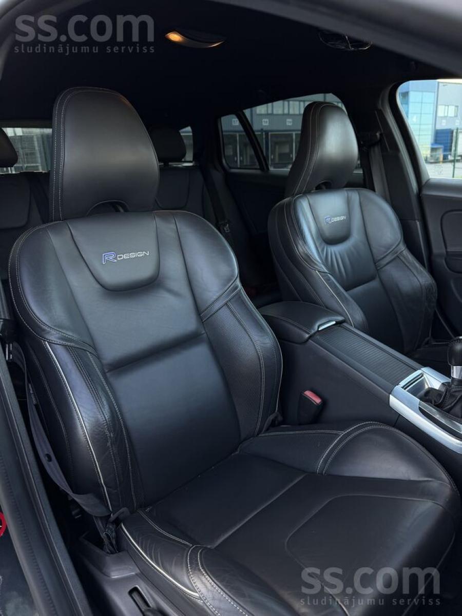 Pelēks Volvo V60 2014 Rīga, ar dzinēja tilpumu 2.00 L un nobraukumu 277 tūkst. km par 7550 €, foto 9 vietnē AUTOMOTO.COM.LV