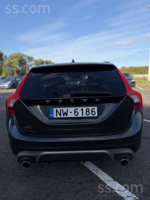 Pelēks Volvo V60 2014 Rīga, ar dzinēja tilpumu 2.00 L un nobraukumu 277 tūkst. km par 7550 €, foto 10 vietnē AUTOMOTO.COM.LV
