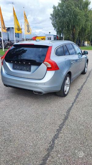 Pelēks Volvo V60 2014 Marijampole, ar dzinēja tilpumu 2.40 L un nobraukumu 286 tūkst. km par 8200 €, foto 5 vietnē AUTOMOTO.COM.LV