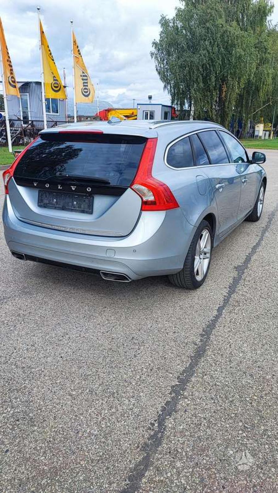 Pelēks Volvo V60 2014 Marijampole, ar dzinēja tilpumu 2.40 L un nobraukumu 286 tūkst. km par 8200 €, foto 5 vietnē AUTOMOTO.COM.LV