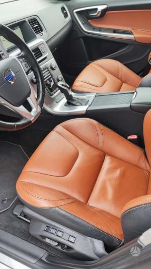 Pelēks Volvo V60 2014 Marijampole, ar dzinēja tilpumu 2.40 L un nobraukumu 286 tūkst. km par 8200 €, foto 11 vietnē AUTOMOTO.COM.LV