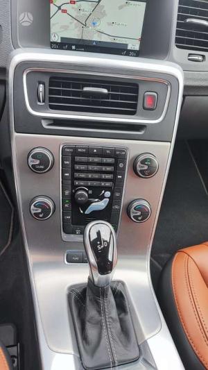 Pelēks Volvo V60 2014 Marijampole, ar dzinēja tilpumu 2.40 L un nobraukumu 286 tūkst. km par 8200 €, foto 13 vietnē AUTOMOTO.COM.LV