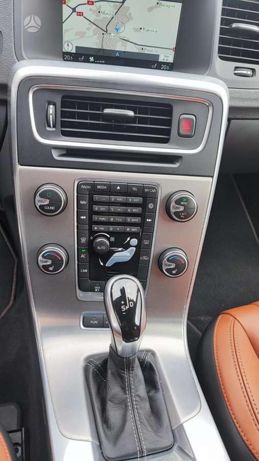 Pelēks Volvo V60 2014 Marijampole, ar dzinēja tilpumu 2.40 L un nobraukumu 286 tūkst. km par 8200 €, foto 13 vietnē AUTOMOTO.COM.LV