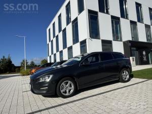 Pelēks Volvo V60 2014 Rīga, ar dzinēja tilpumu 2.00 L un nobraukumu 345 tūkst. km par 7000 €, foto  vietnē AUTOMOTO.COM.LV