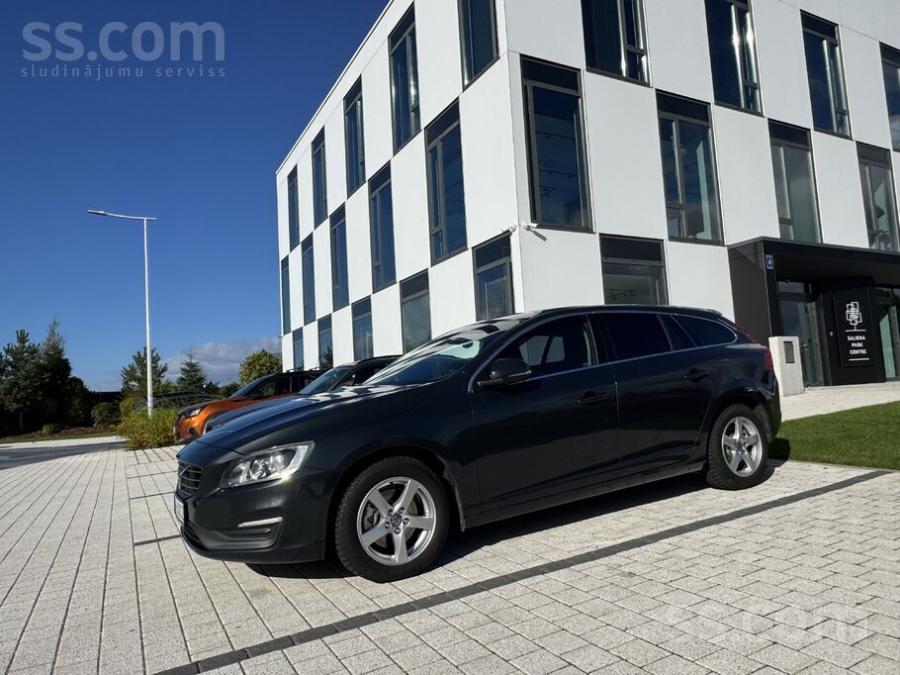Pelēks Volvo V60 2014 Rīga, ar dzinēja tilpumu 2.00 L un nobraukumu 345 tūkst. km par 7000 €, foto 1 vietnē AUTOMOTO.COM.LV