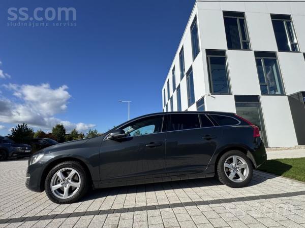 Grey Volvo V60 2014 in Riga, with an engine capacity of 2.00 L and mileage of 345 thousand km for 7000 €, photo 3 on AUTOMOTO.COM.LV