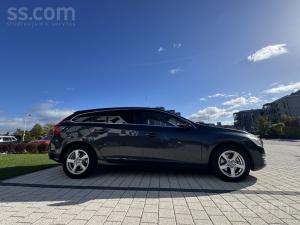 Pelēks Volvo V60 2014 Rīga, ar dzinēja tilpumu 2.00 L un nobraukumu 345 tūkst. km par 7000 €, foto 4 vietnē AUTOMOTO.COM.LV