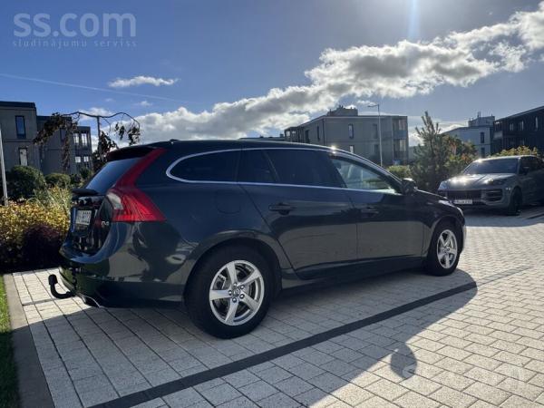 Grey Volvo V60 2014 in Riga, with an engine capacity of 2.00 L and mileage of 345 thousand km for 7000 €, photo 7 on AUTOMOTO.COM.LV
