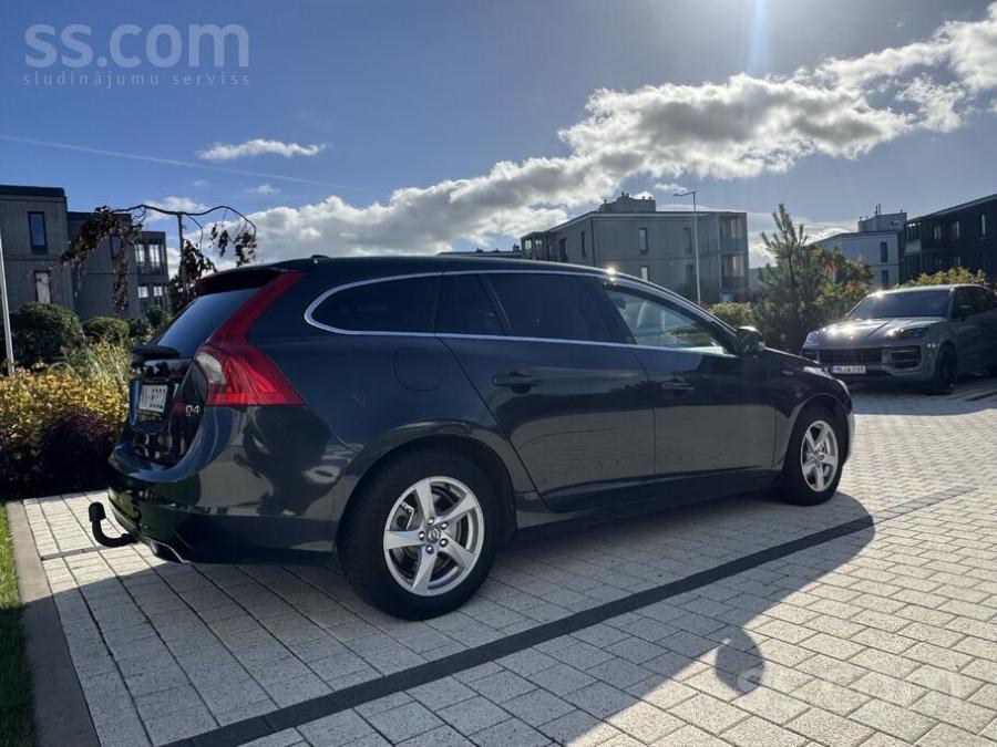 Pelēks Volvo V60 2014 Rīga, ar dzinēja tilpumu 2.00 L un nobraukumu 345 tūkst. km par 7000 €, foto 7 vietnē AUTOMOTO.COM.LV