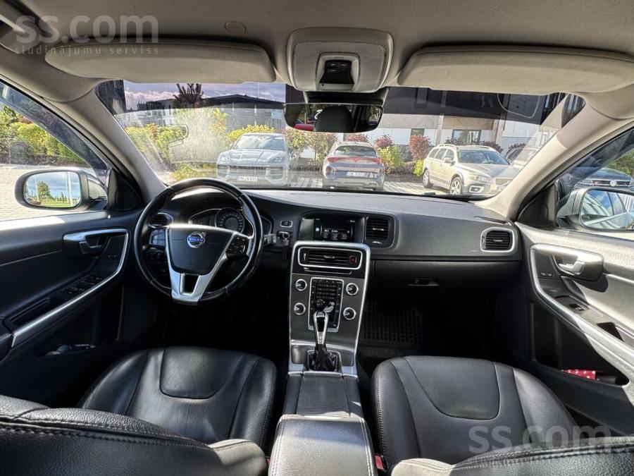 Pelēks Volvo V60 2014 Rīga, ar dzinēja tilpumu 2.00 L un nobraukumu 345 tūkst. km par 7000 €, foto 10 vietnē AUTOMOTO.COM.LV