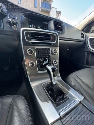 Pelēks Volvo V60 2014 Rīga, ar dzinēja tilpumu 2.00 L un nobraukumu 345 tūkst. km par 7000 €, foto 11 vietnē AUTOMOTO.COM.LV