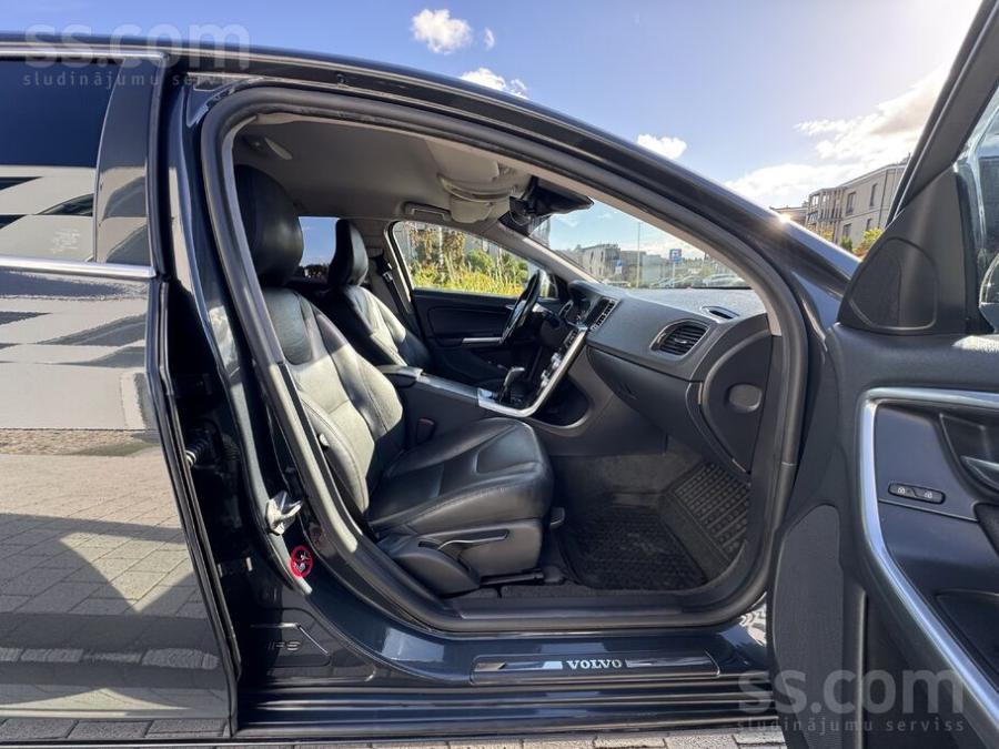 Pelēks Volvo V60 2014 Rīga, ar dzinēja tilpumu 2.00 L un nobraukumu 345 tūkst. km par 7000 €, foto 12 vietnē AUTOMOTO.COM.LV