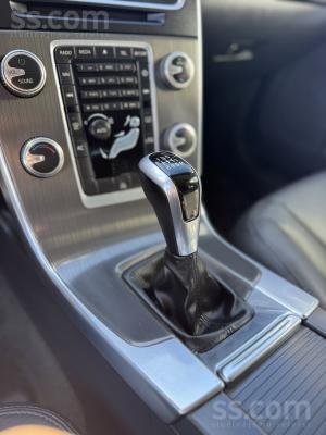 Pelēks Volvo V60 2014 Rīga, ar dzinēja tilpumu 2.00 L un nobraukumu 345 tūkst. km par 7000 €, foto 15 vietnē AUTOMOTO.COM.LV