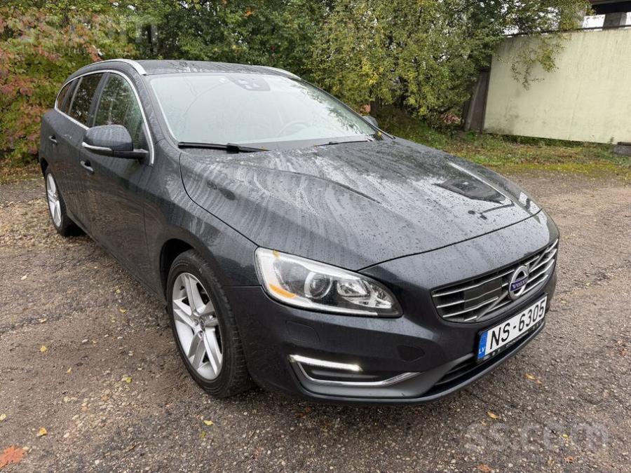 Pelēks Volvo V60 2014 Tukums, ar dzinēja tilpumu 2.00 L un nobraukumu 269 tūkst. km par 5700 €, foto 1 vietnē AUTOMOTO.COM.LV