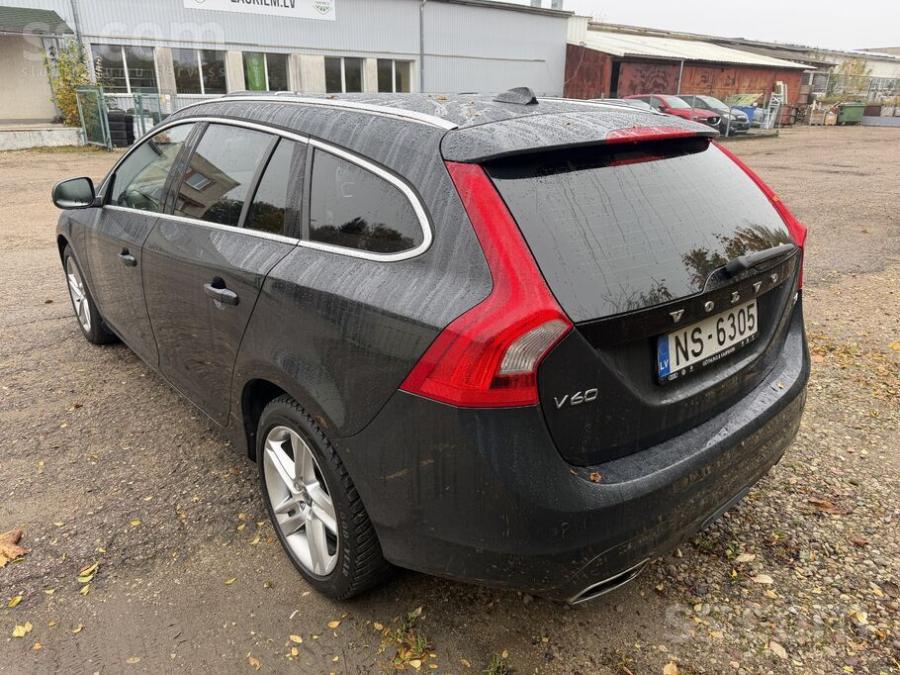 Pelēks Volvo V60 2014 Tukums, ar dzinēja tilpumu 2.00 L un nobraukumu 269 tūkst. km par 5700 €, foto 3 vietnē AUTOMOTO.COM.LV