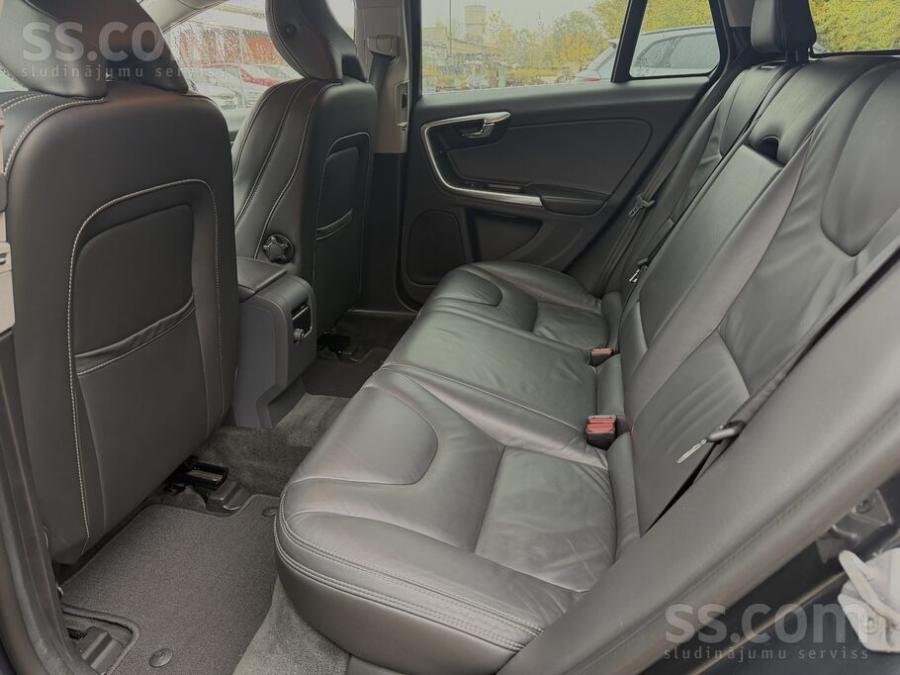 Pelēks Volvo V60 2014 Tukums, ar dzinēja tilpumu 2.00 L un nobraukumu 269 tūkst. km par 5700 €, foto 9 vietnē AUTOMOTO.COM.LV