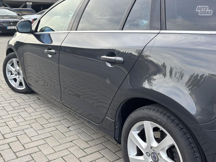 Pelēks Volvo V60 2014 Kauņa, ar dzinēja tilpumu 2.00 L un nobraukumu 280 tūkst. km par 5000 €, foto 10 vietnē AUTOMOTO.COM.LV